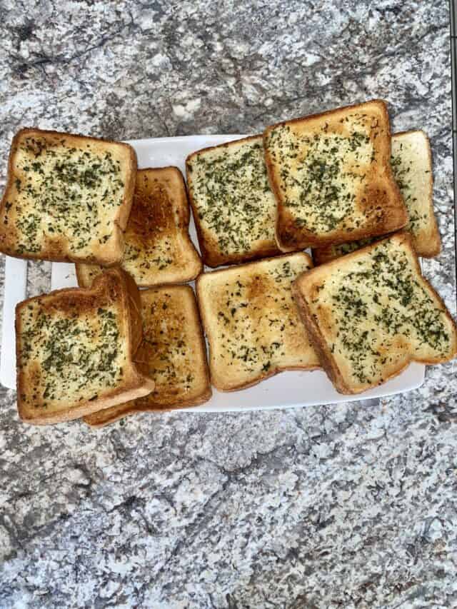 Texas Toast Recipe From Native Texan - Crispy, Buttery Garlic Bread