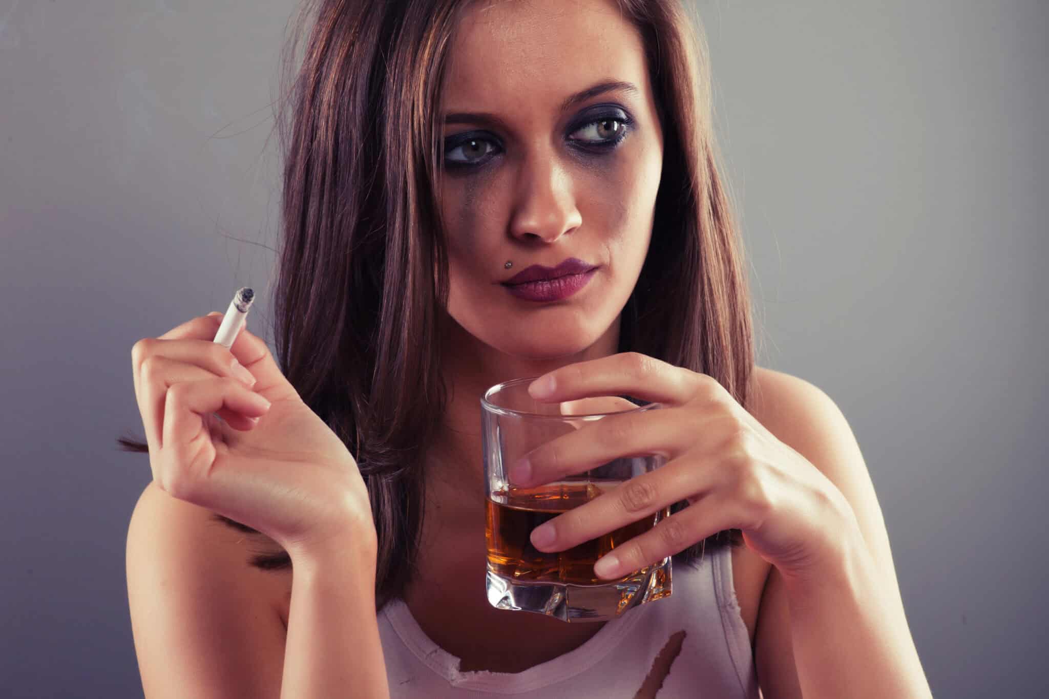 24 Habits That May Make People Appear Low-Class (Without Even Knowing ...
