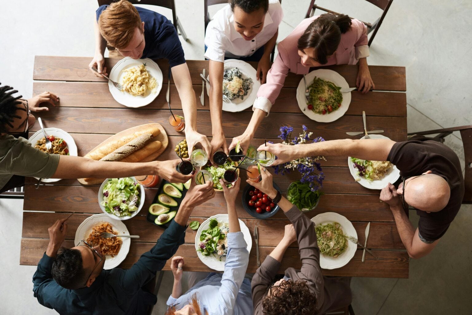 24 Habits That May Make People Appear Low-Class (Without Even Knowing ...