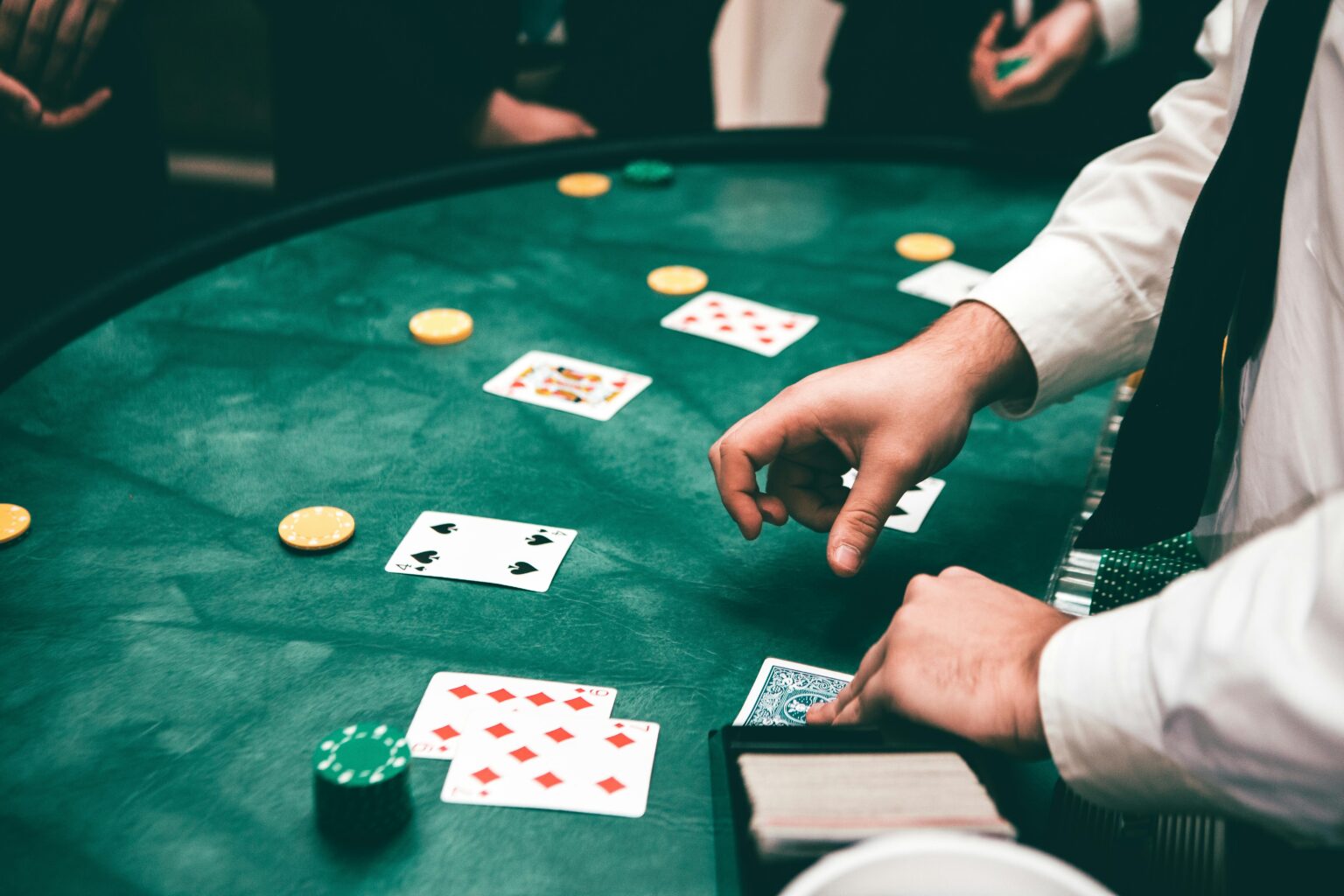 24 Habits That May Make People Appear Low-Class (Without Even Knowing ...