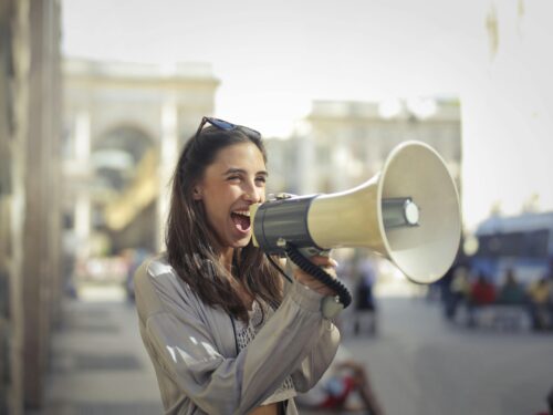24 Habits That May Make People Appear Low-Class (Without Even Knowing ...