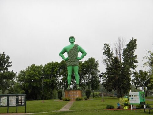29 Must-See Classic Roadside Attractions Across the United States - Cha ...