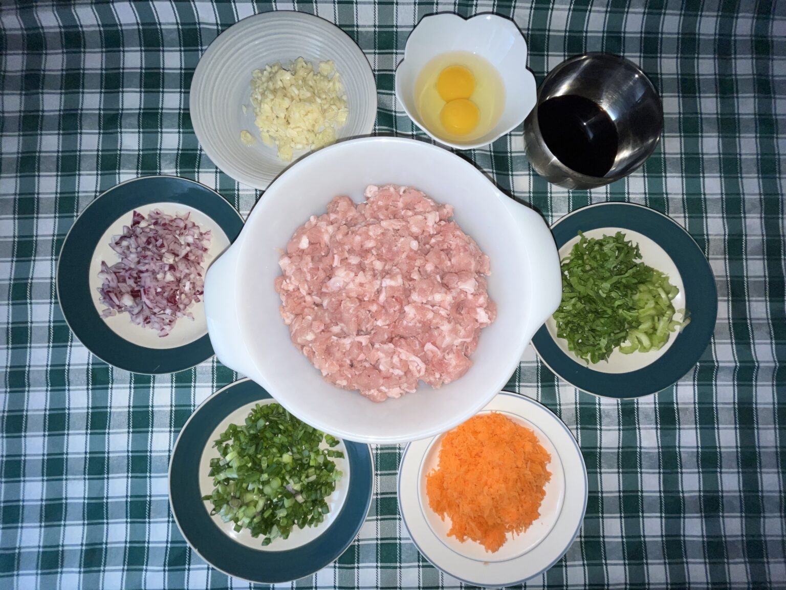 Lumpia Recipe: How to Make (Filipino Style) Fried Spring Rolls - Cha ...